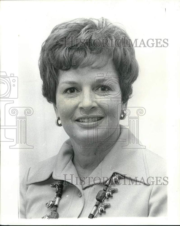 1977 Press Photo Mrs. Stuart Thayer, Women's Republican Club of New ...