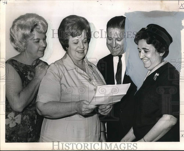 1965 Press Photo New Orleans Women's Bowling Association officials ...