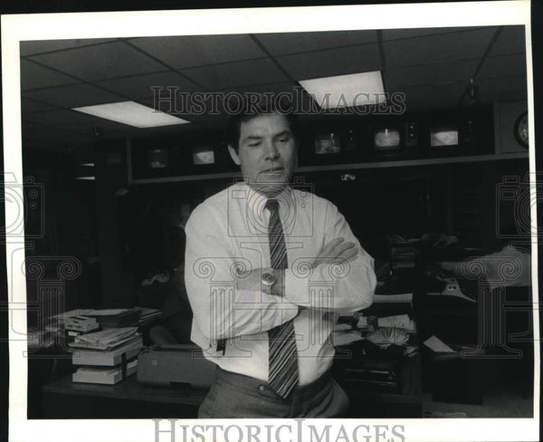 1982 Press Photo WVUE-TV sportscaster Ron Swoboda in the newsroom ...