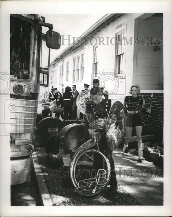 1965 Press Photo Carnival Parade Marching Band unloading from bus for ...
