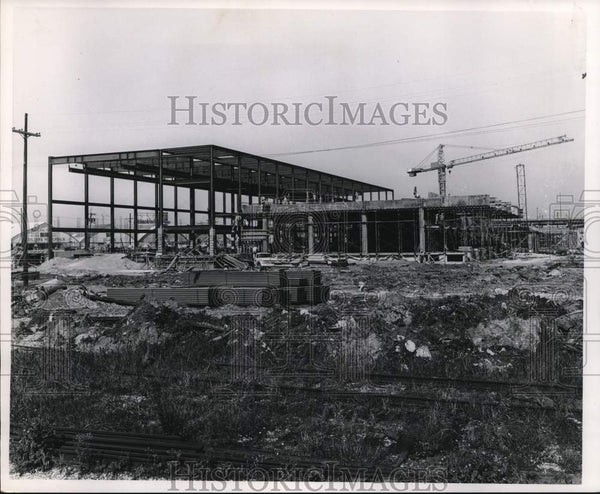 1966 Press Photo New building being constructed in Howard Avenue ...