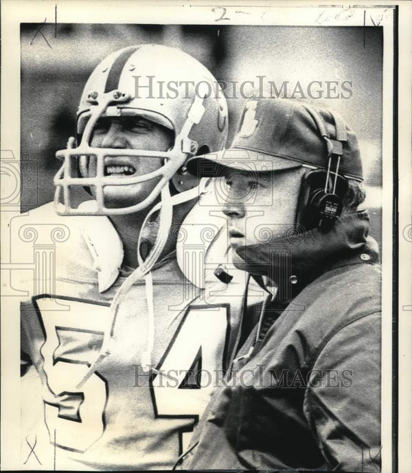 1971 Press Photo Football Billy Tohill watches game with Tookie Berry ...