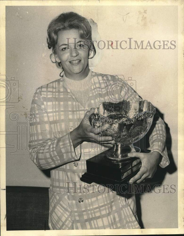 1972 Press Photo Mrs. Ray Talley wins Ladies Country Club Golf ...