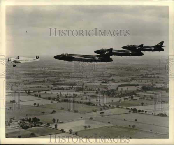 1959 Press Photo Britain's Hawker Hunters overtake Turbulent over ...