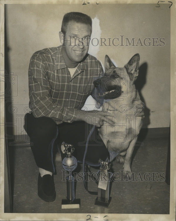 1970 Press Photo Westley Cavanaugh owner of high scoring dog Guido ...