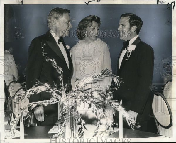 1973 Press Photo Mr. & Mrs. Turner Catledge and Thomas S. Davidson at a ...