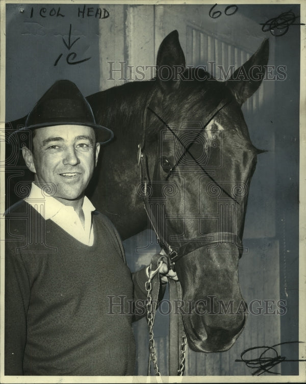 1972 Press Photo Horse trainer Dave Erb with a horse named Paul Lo ...