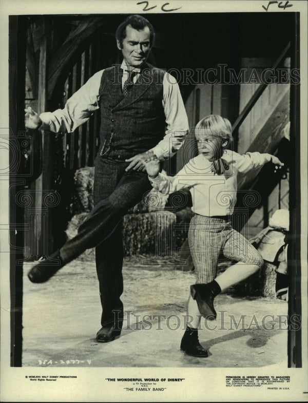 1972 Press Photo Buddy Ebsen and Bobby Riha dancing in scene from NBC ...