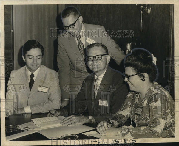 Press Photo Ronald Gainer with Joseph Reiter, Louis Bechtle and a lady ...