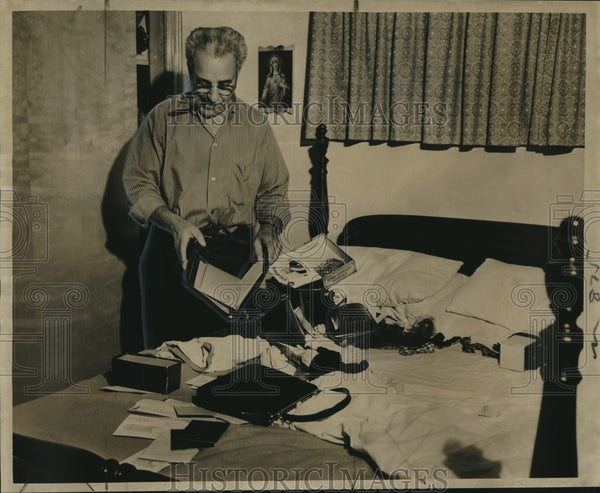 1962 Press Photo Victim of a House Burglary Leo Fradella Going Through ...