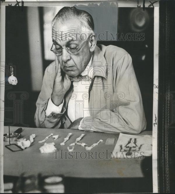 Press Photo Indiana Supreme Court Justice Emmert Tries to Assemble Ske ...