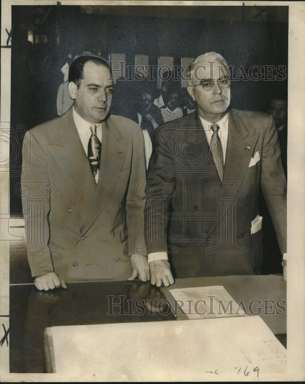 1952 Press Photo Attorney G. Wray Gill With Criminal Harry Widger ...