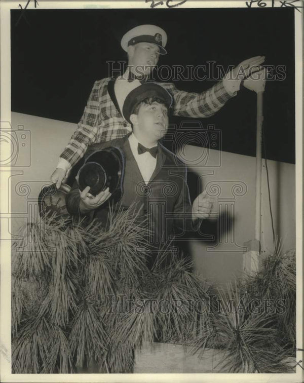 1966 Press Photo Marcus J. Grapes & Allan Yasni entertain troops at ...
