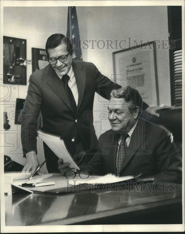 1972 Press Photo Jerris Leonard with U.S. Representative Hale Boggs ...