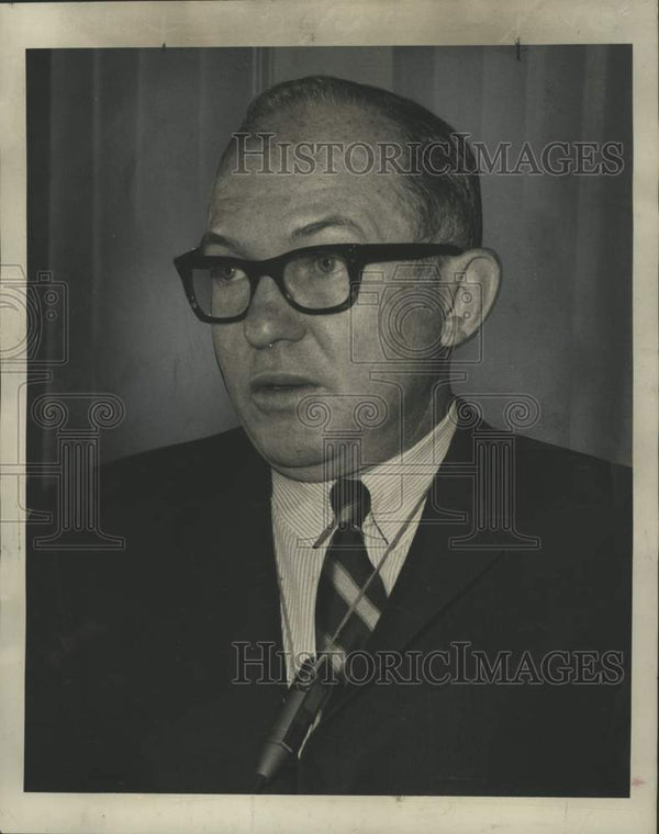 1968 Press Photo Columnist James Kilpatrick - Historic Images