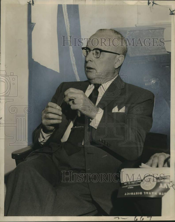 1960 Press Photo Cecil P. Milne, Assistant Secretary of the Navy ...