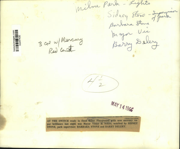 1966 Press Photo Mayor Victor H. Schiro at the lighting of Milne ...