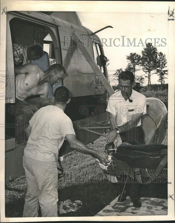 1964 Press Photo Survivors of the Oil Rig Fire explosion airlifted to ...