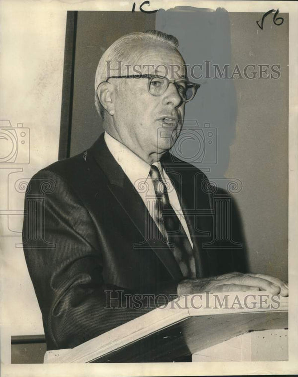 1969 Press Photo William Penn Mott, Parks and Recreation for State of ...