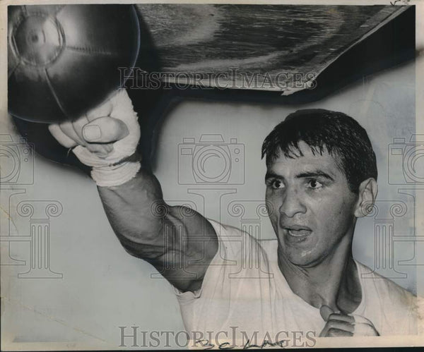 1964 Press Photo Argentine boxer Gregorio Peralta training at Curley's ...