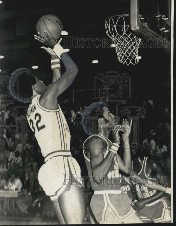 1975 Press Photo Mike Pittman during New Orleans Classic at the UNO gym ...