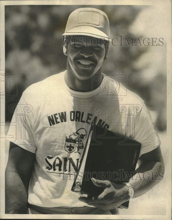 1973 Press Photo Bob Pollard, New Orleans Saints Defensive Tackle Foot ...