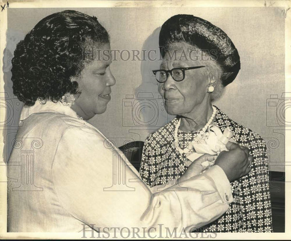 1974 Press Photo Fannie Williams honored by Retired Teachers ...