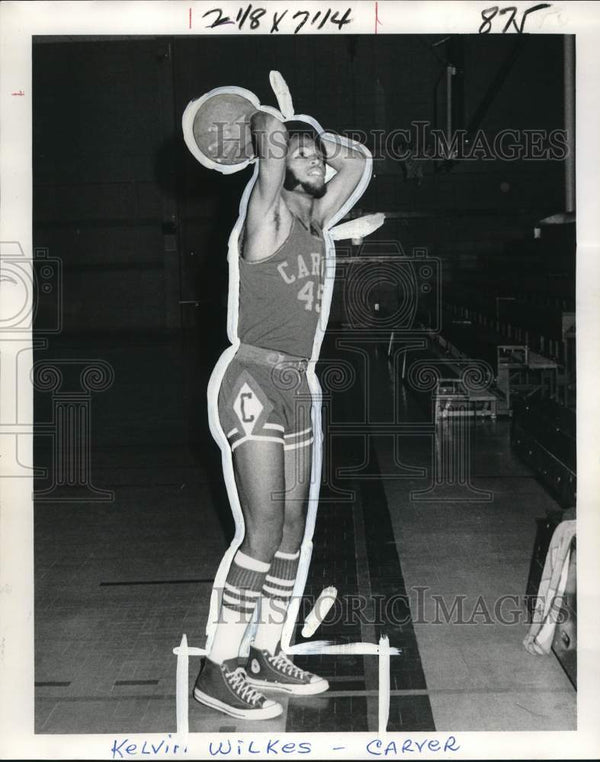 1976 Press Photo Basketball player Kelvin Wilkes of Carver shooting ...
