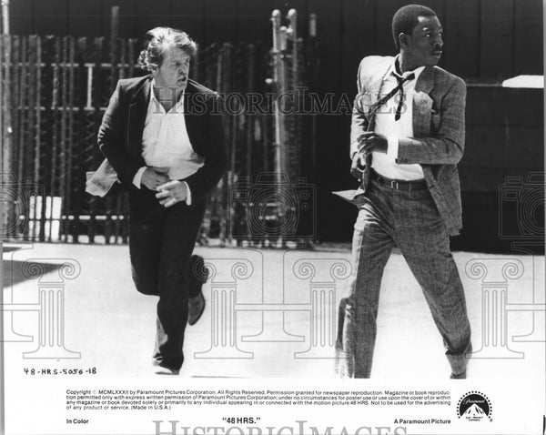 1982 Press Photo Nick Nolte and Eddie Murphy running in "48 Hours ...