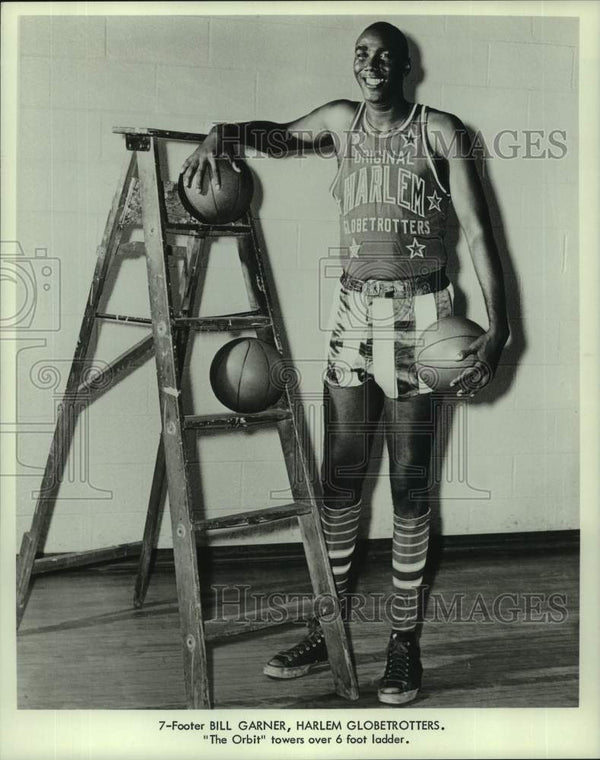 Press Photo Bill Garner of the Harlem Globetrotters exhibition ...