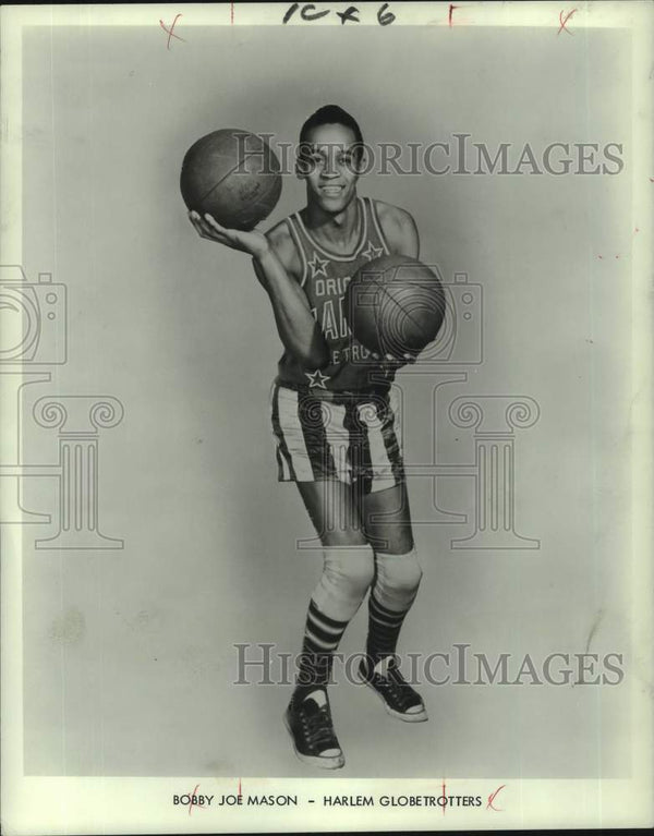1966 Press Photo Harlem Globetrotters basketball player, Bobby Joe ...