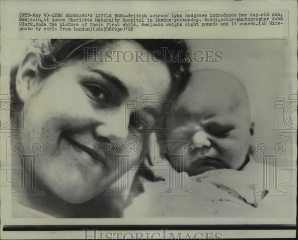 1968 Press Photo British Actress Lynn Redgrave with newborn son ...