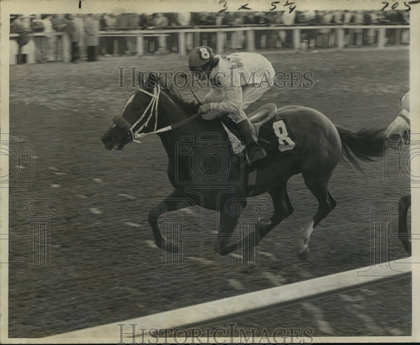 1974 Press Photo Horse Racing- Honey Mark with Mark Guidry, 17, up ...