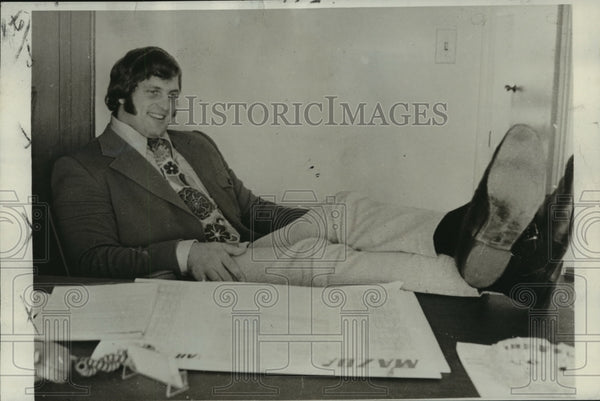 1972 Press Photo San Diego Chargers - Bob Babich, Linebacker, in Sales ...