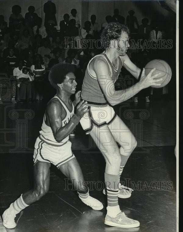 1975 Press Photo Michael Amos, Clark Basketball Player at East Jeffers ...