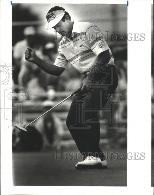 1988 Press Photo Golf - Chip Beck Makes Birdie on Hole #18 at USF &G ...