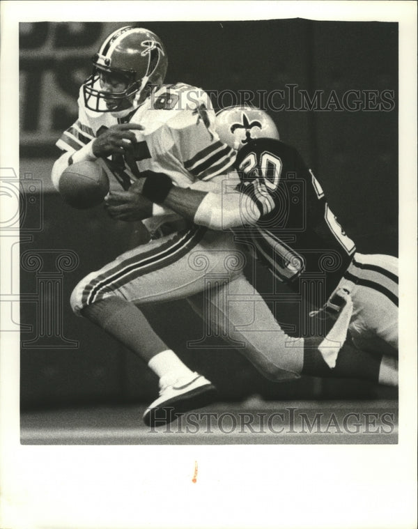 1985 Press Photo New Orleans Saints Football Player Tackles Falcons ...