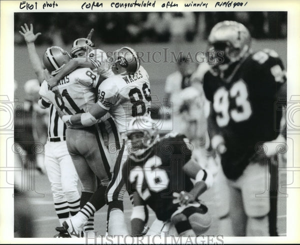 1990 Press Photo Football Player Mike Cofer congratulated, winning ...