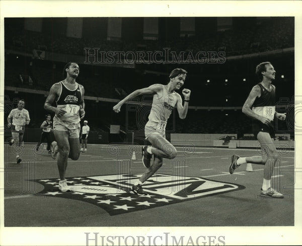 1988 Press Photo Runners at the "Finish on the Fifty" 5 Kilometer Road ...