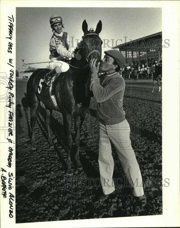 1986 Press Photo Tiffany Lass, jockey Ricky Frazier, groom Silvio ...