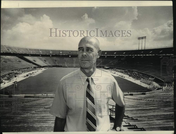1971 Press Photo Tulane college football coach and former player Bennie ...