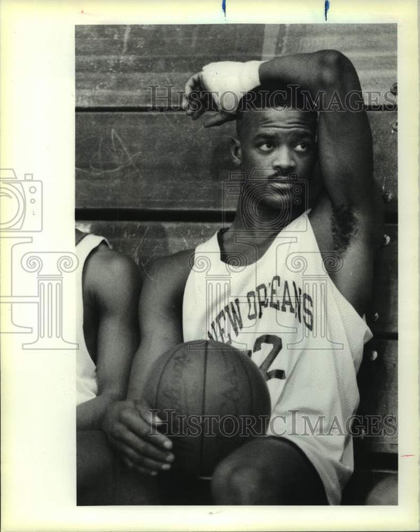 1990 Press Photo New Orleans college basketball player Tony Harris ...