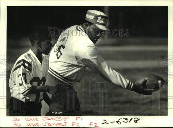 1988 Press Photo Detroit Lions football player Garry James and Lorenzo ...