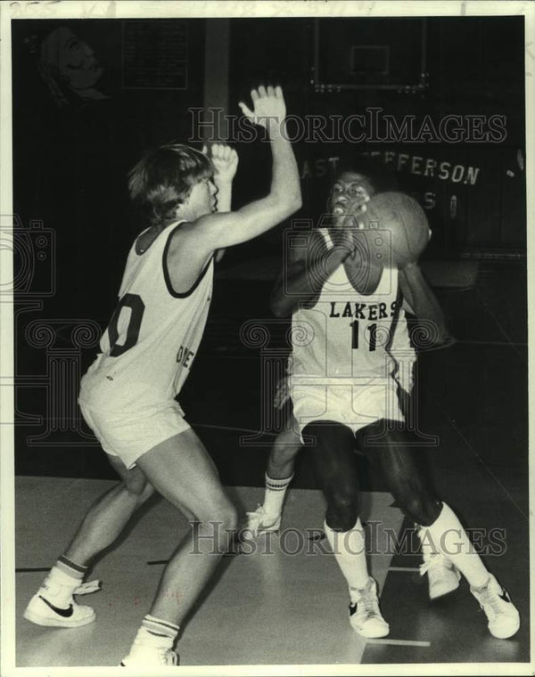 1980 Press Photo Bonnabel and Crescent City play basketball - nos17492 ...