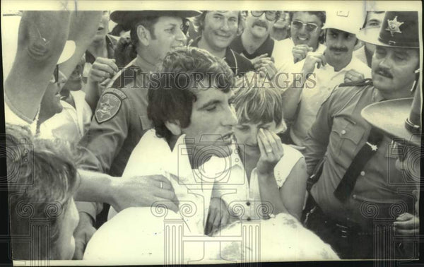 1974 Press Photo Golfer Richie Karl and wife after a B.C. Open victory ...