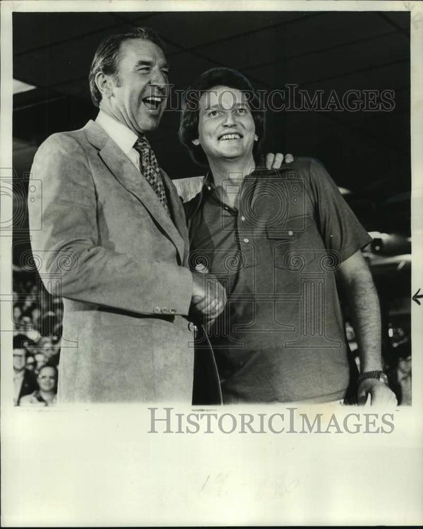 1977 Press Photo Midas president Ralph Weiger and bowler Don Johnson ...