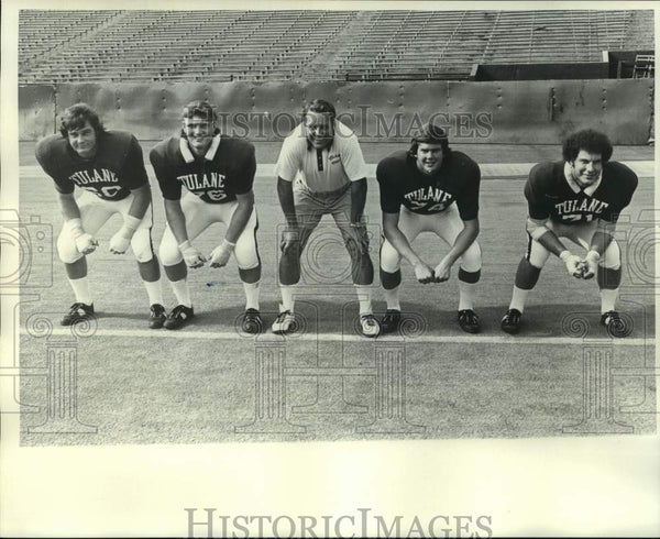 1973 Press Photo Tulane football players with coach Don Jackson ...