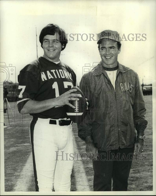 1976 Press Photo Football coach Chuck Knox with quarterback Jim Hart ...