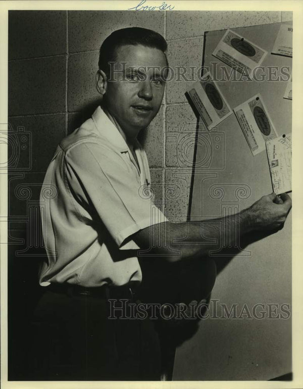 Press Photo Bowling - Bill Lillard By Bulletin Board - nos19938 ...