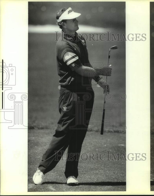 1991 Press Photo Golfer Sandy Lyle watches his practice shot at English ...